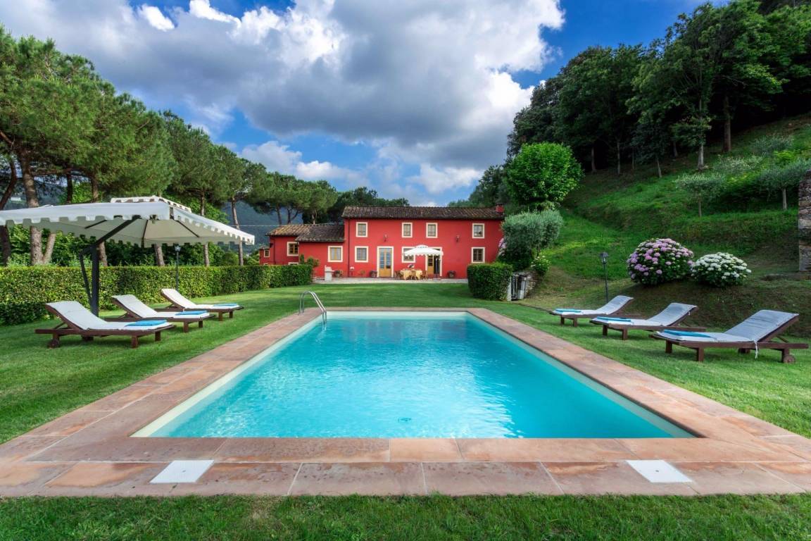 400 M² Villa ∙ 4 Bedrooms ∙ 8 Guests - Lucca