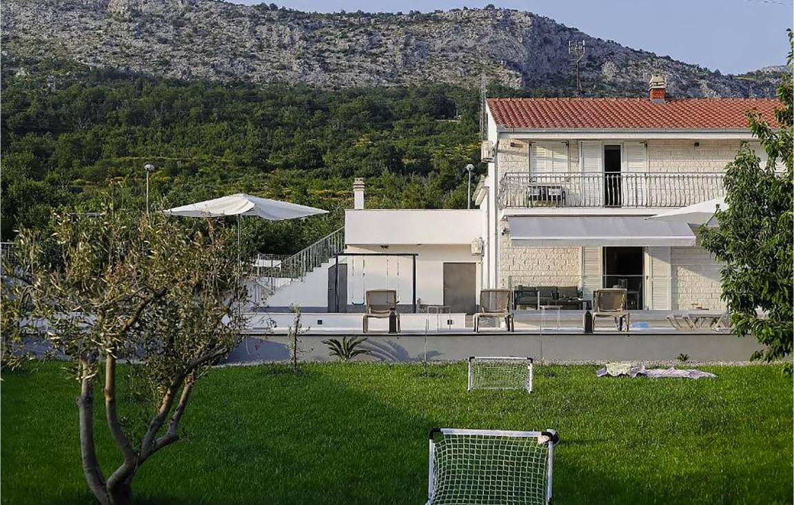 280 M² Ferienhaus ∙ 4 Schlafzimmer ∙ 8 Gäste - Omiš