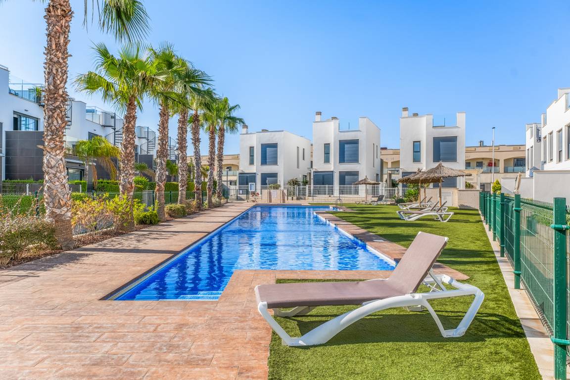 84 M² Ferienwohnung ∙ 2 Schlafzimmer ∙ 4 Gäste - Torrevieja