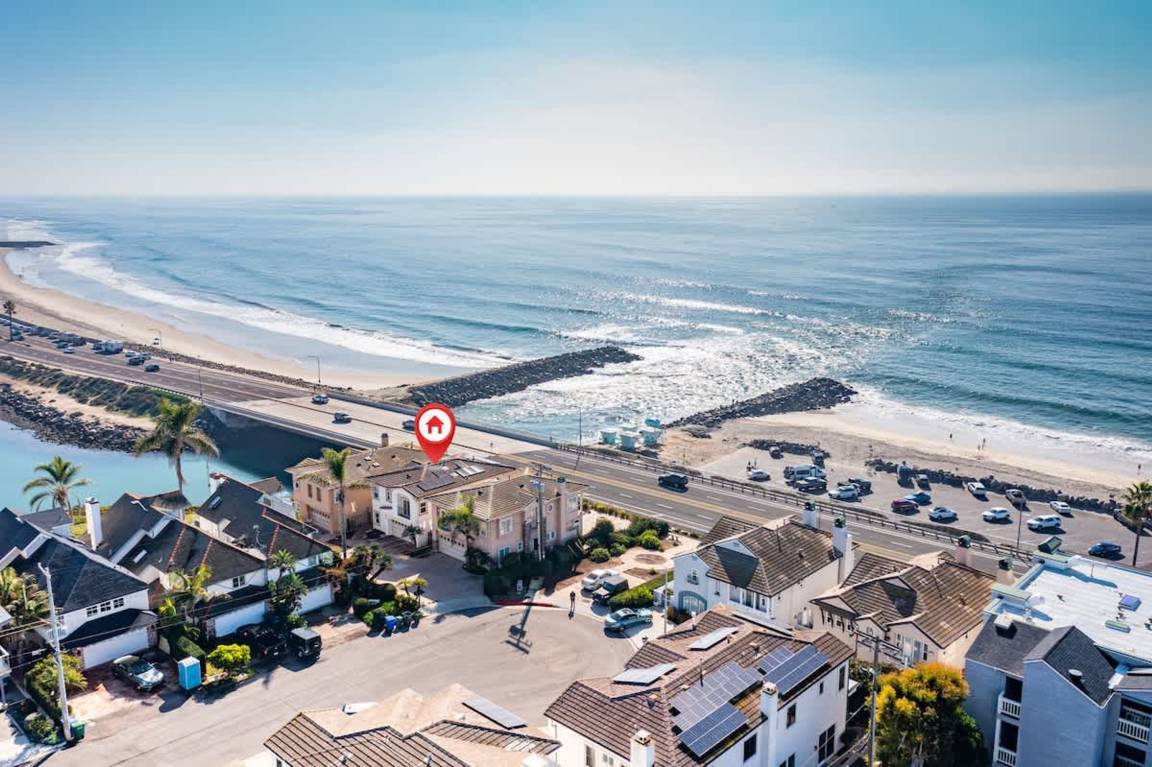 Apartment ∙ 4 Bedrooms ∙ 9 Guests - Carlsbad, CA