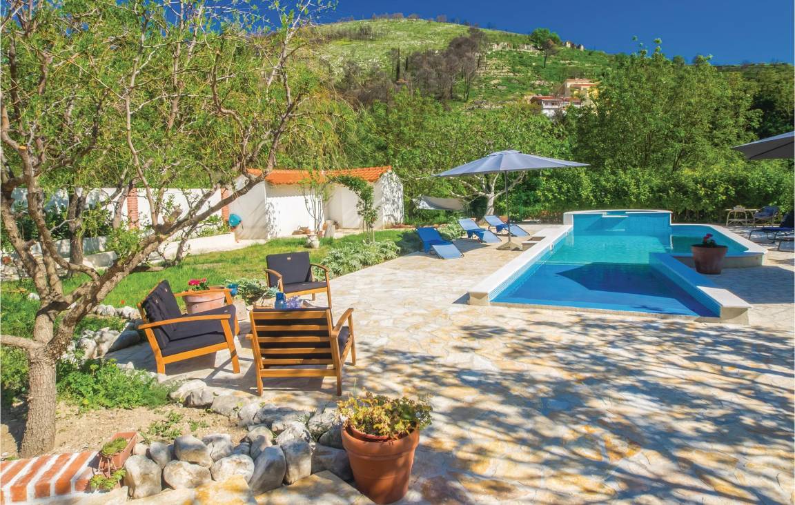 60 M² House ∙ 2 Bedrooms ∙ 6 Guests - Split