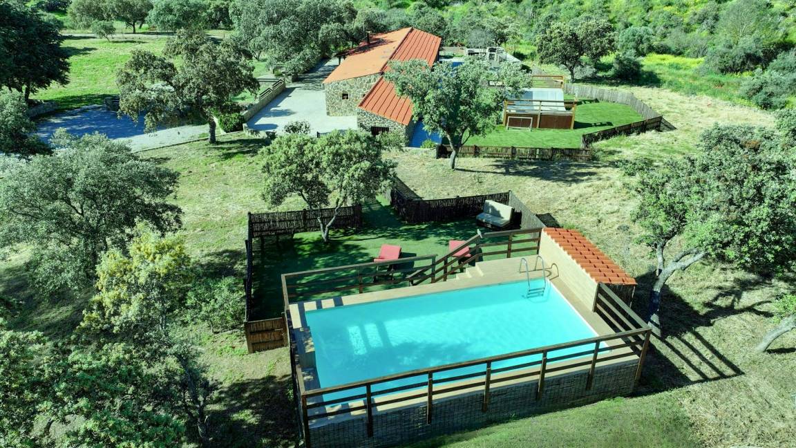 200 M² House ∙ 5 Bedrooms ∙ 12 Guests - Llerena