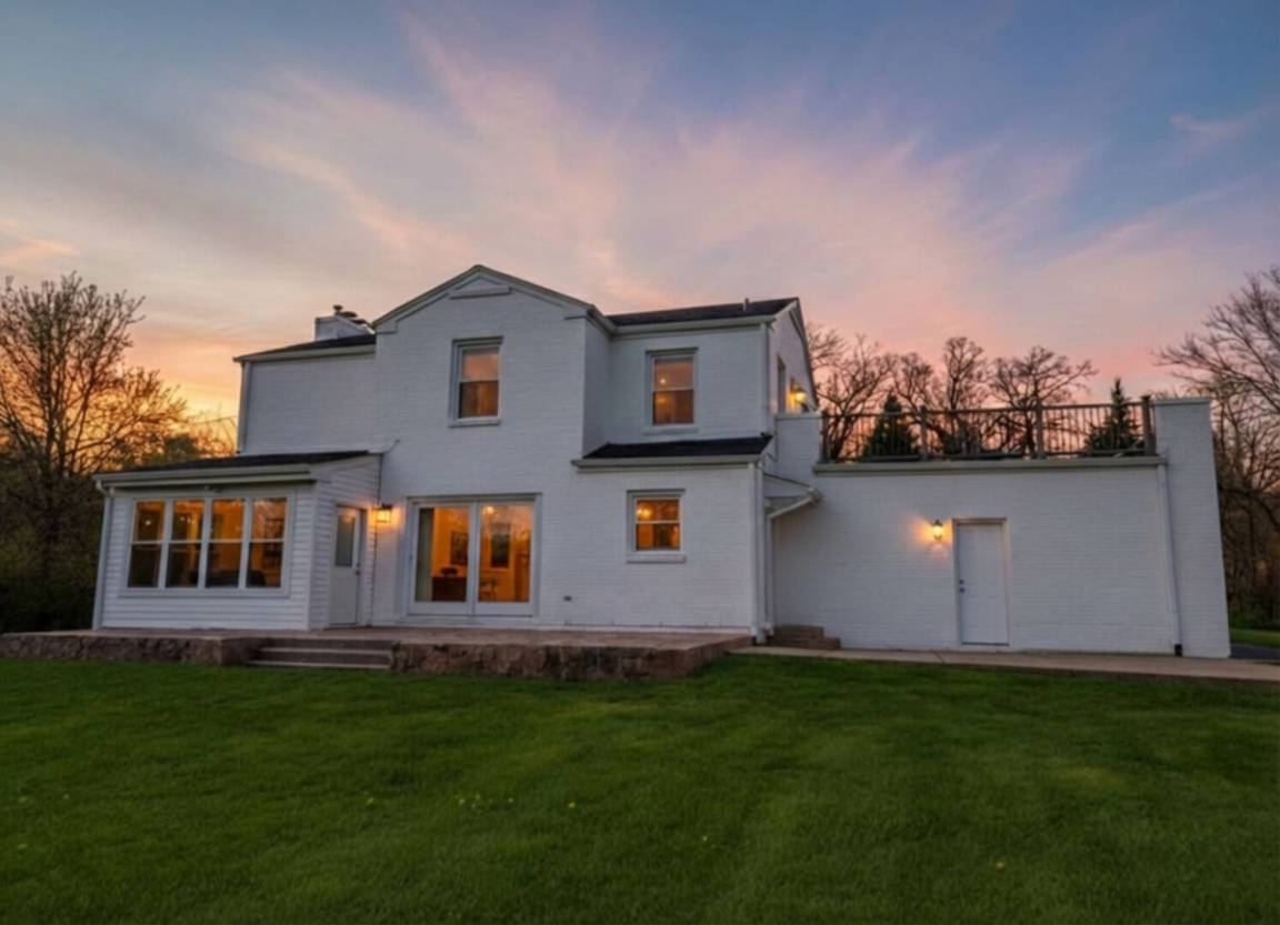 214 M² House ∙ 5 Bedrooms ∙ 12 Guests - Rockford, IL