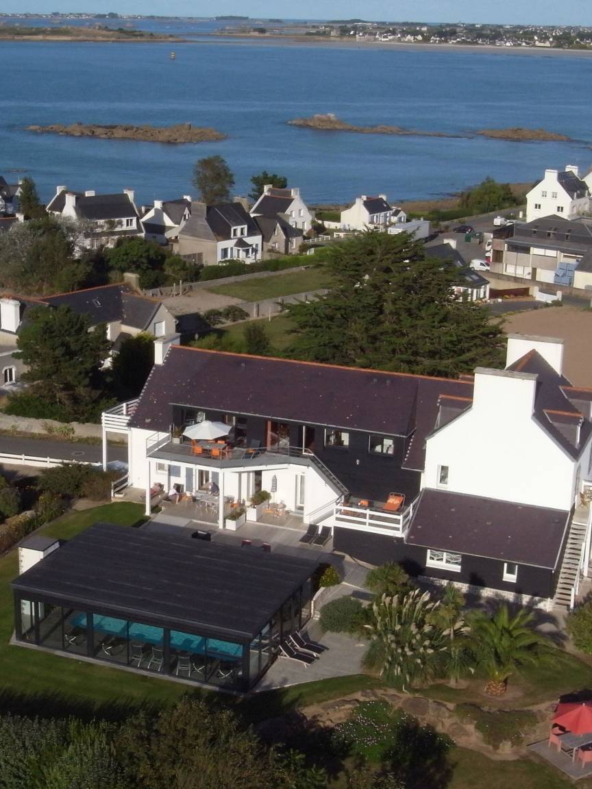 300 M² Villa ∙ 21 Chambres ∙ 13 Personnes - Cléder