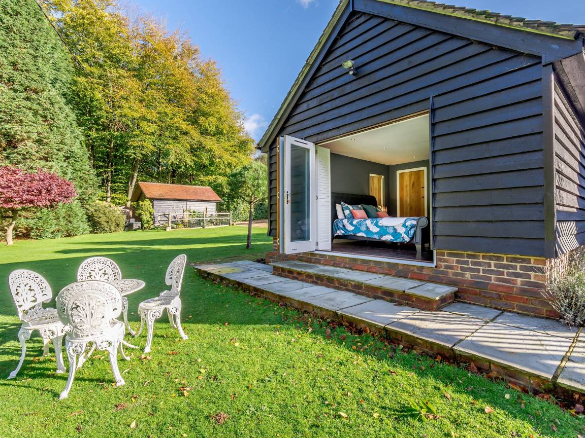 Cottage ∙ 1 Bedroom ∙ 2 Guests - Crawley