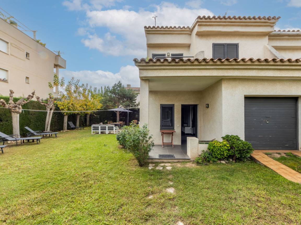 140 M² Ferienhaus ∙ 1 Schlafzimmer ∙ 8 Gäste - Cambrils