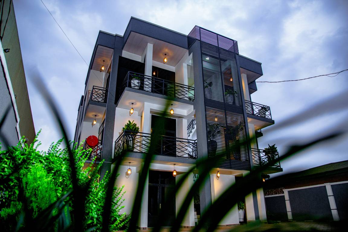 1000 M² Apartment ∙ 8 Bedrooms ∙ 14 Guests - Kigali