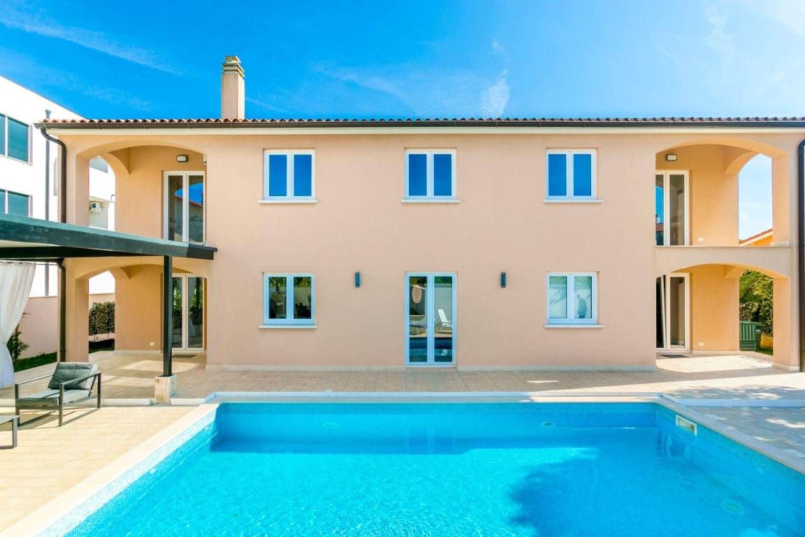 250 M² House ∙ 6 Bedrooms ∙ 12 Guests - Medulin