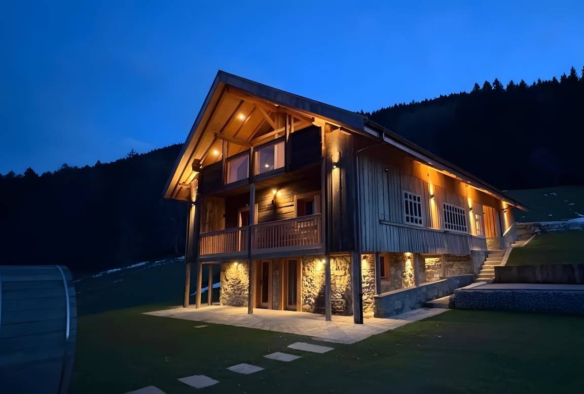 215 M² Cottage ∙ 6 Bedrooms ∙ 14 Guests - Alps