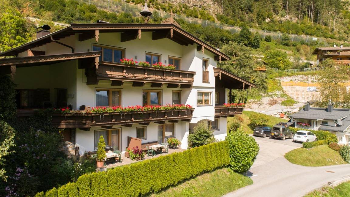 190 M² House ∙ 8 Bedrooms ∙ 16 Guests - Mayrhofen