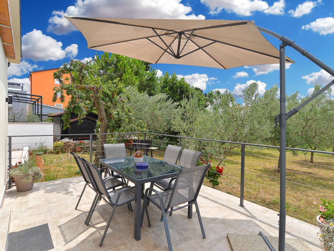 74 M² Ferienhaus ∙ 1 Schlafzimmer ∙ 4 Gäste - Premantura