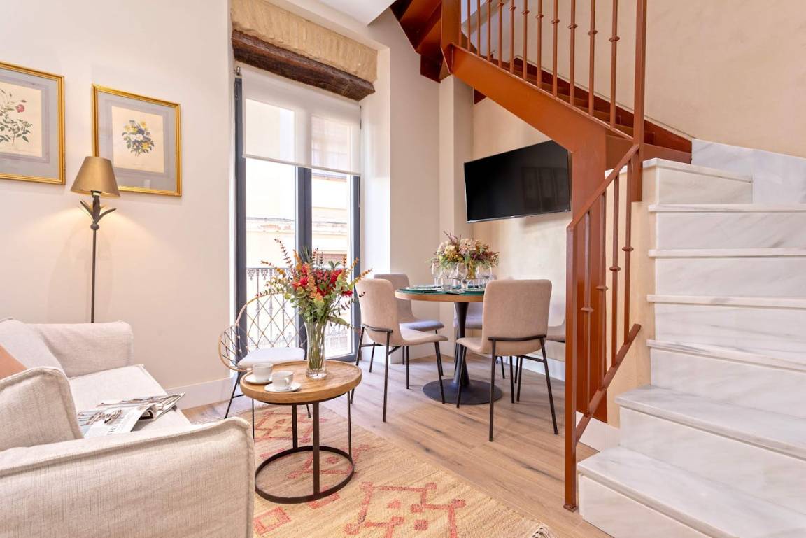 161 M² Huoneisto ∙ 3 Makuuhuonetta ∙ 6 Vierasta - Sevilla