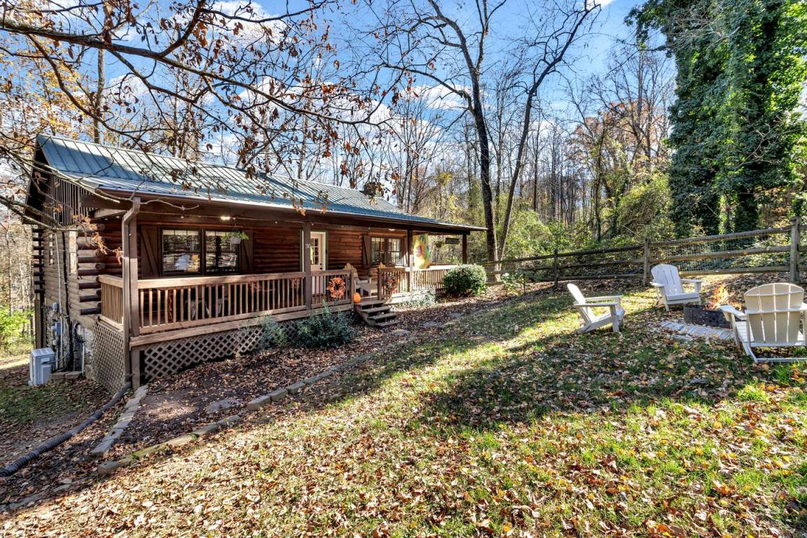 House ∙ 3 Bedrooms ∙ 6 Guests - Black Mountain, NC
