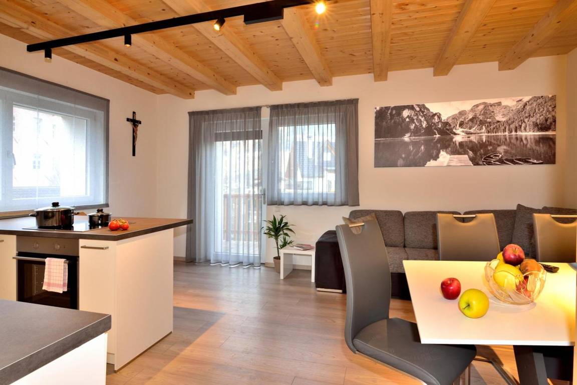 120 M² Ferienwohnung ∙ 4 Schlafzimmer ∙ 11 Gäste - Feldthurns