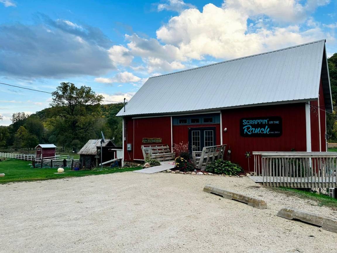 Farmhouse ∙ 1 Bedroom ∙ 8 Guests - Winona, MN