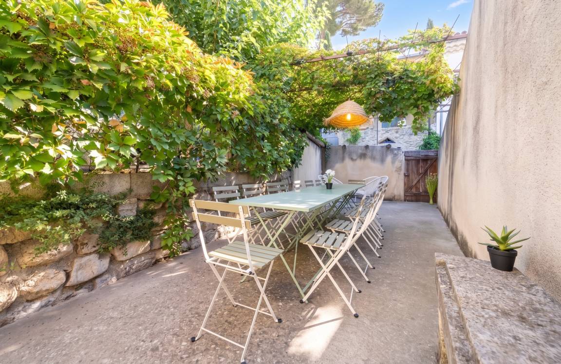 133 M² Maison De Vacances ∙ 6 Chambres ∙ 16 Personnes - Beaucaire