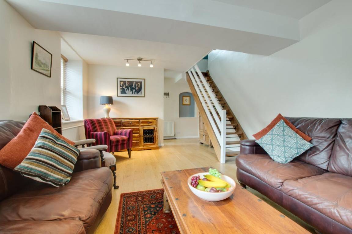 Cottage ∙ 4 Bedrooms ∙ 8 Guests - Tideswell