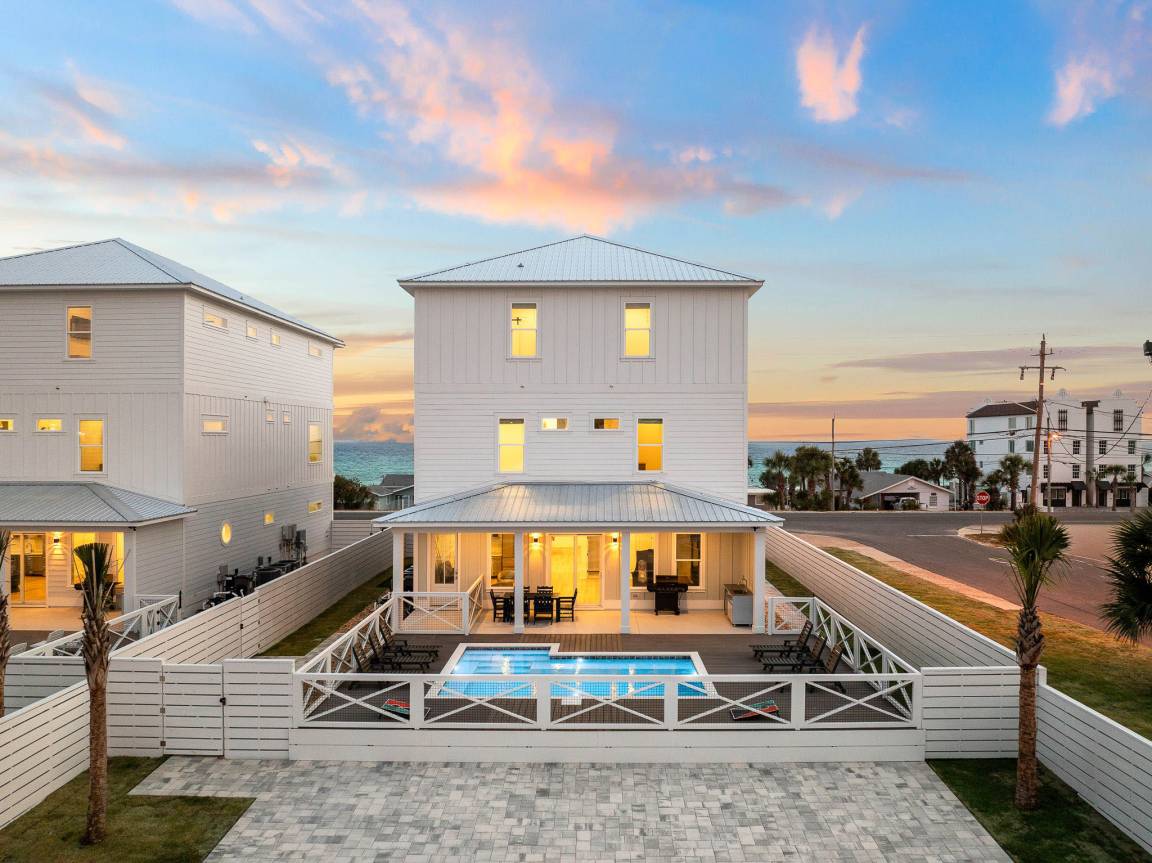 488 M² House ∙ 8 Bedrooms ∙ 21 Guests - Panama City Beach, FL
