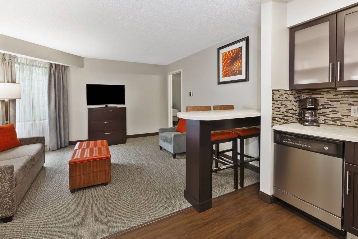 Condo ∙ 1 Bedroom ∙ 6 Guests - Troy, MI