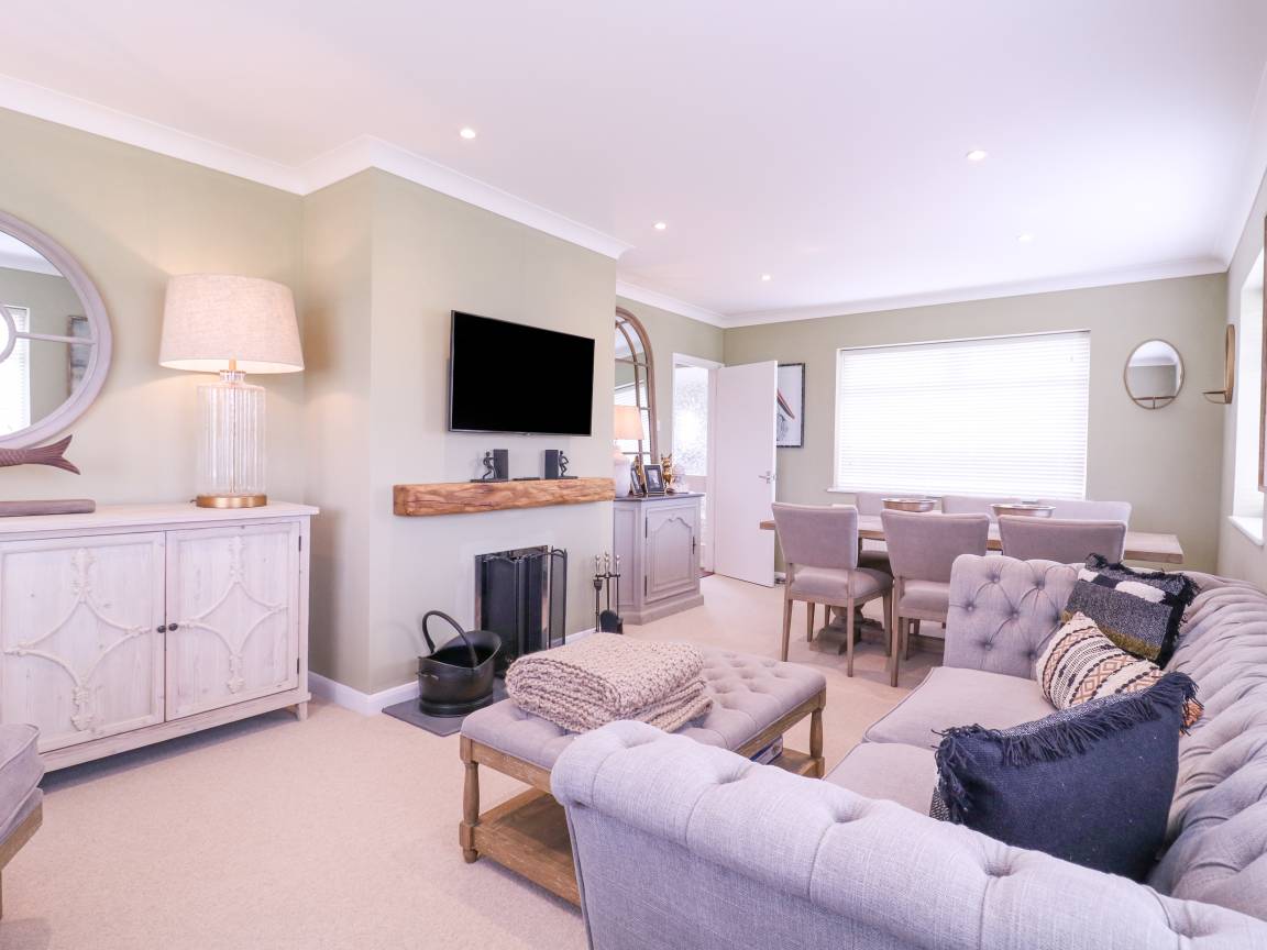 Cottage ∙ 4 Bedrooms ∙ 8 Guests - Clacton-on-Sea
