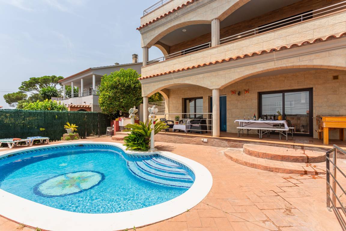 450 M² Villa ∙ 9 Chambres ∙ 18 Personnes - Pineda de Mar