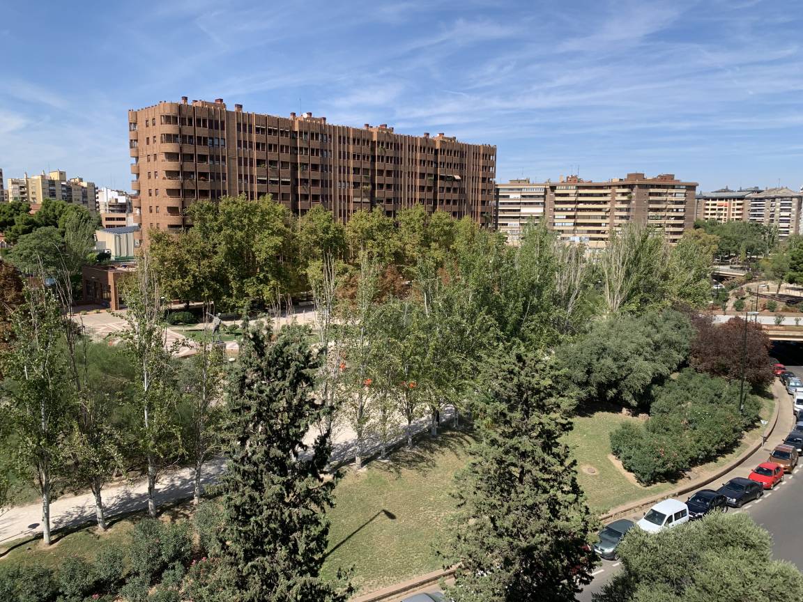 100 M² Apartamento ∙ 3 Habitaciones ∙ 9 Huéspedes - Zaragoza, España