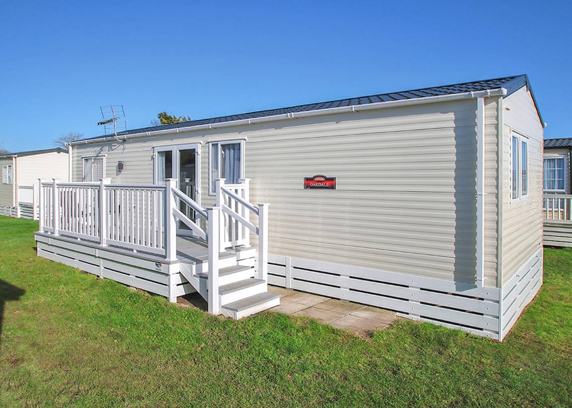 Caravan ∙ 2 Bedrooms ∙ 4 Guests - Milford on sea