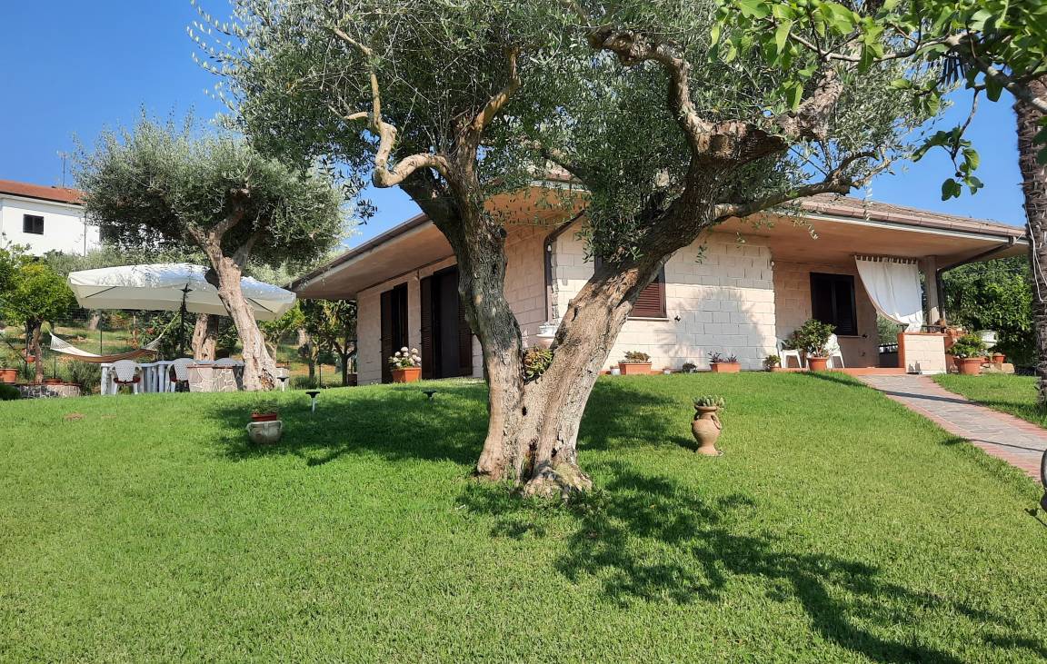 100 M² Villa ∙ 2 Bedrooms ∙ 4 Guests - Paestum, Salerne, Italy