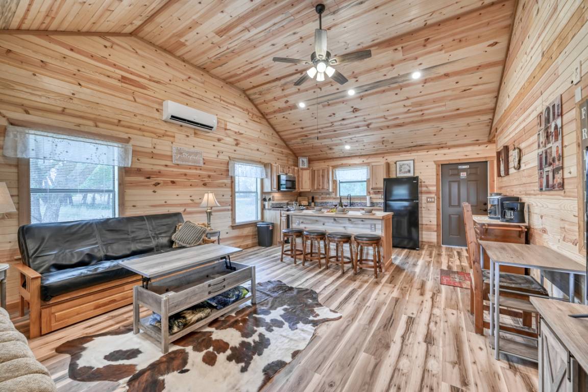 87 M² Cabin ∙ 2 Bedrooms ∙ 6 Guests - Fredericksburg, TX