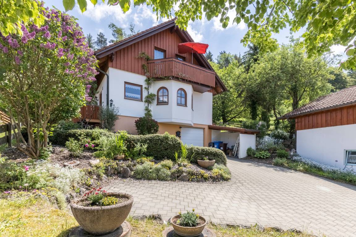60 M² Ferienwohnung ∙ 1 Schlafzimmer ∙ 5 Gäste - Albstadt