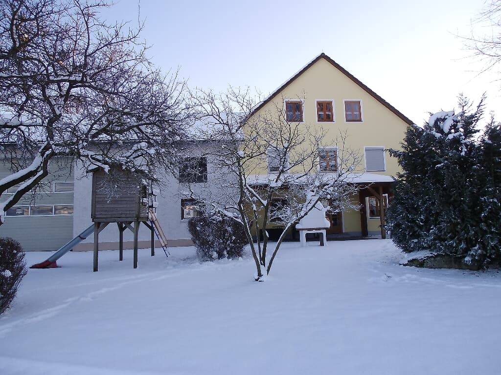 60 M² Ferienwohnung ∙ 2 Schlafzimmer ∙ 4 Gäste - Windischeschenbach