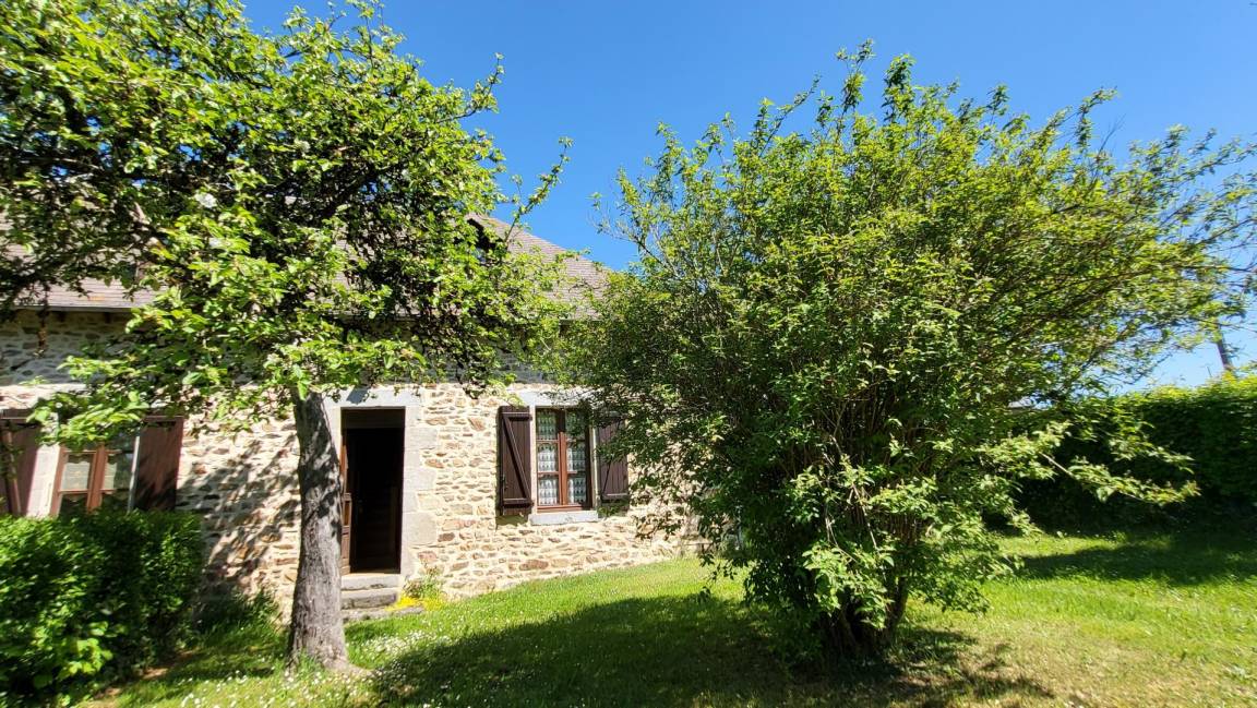 90 M² Gîte ∙ 2 Chambres ∙ 4 Personnes - Neuvic