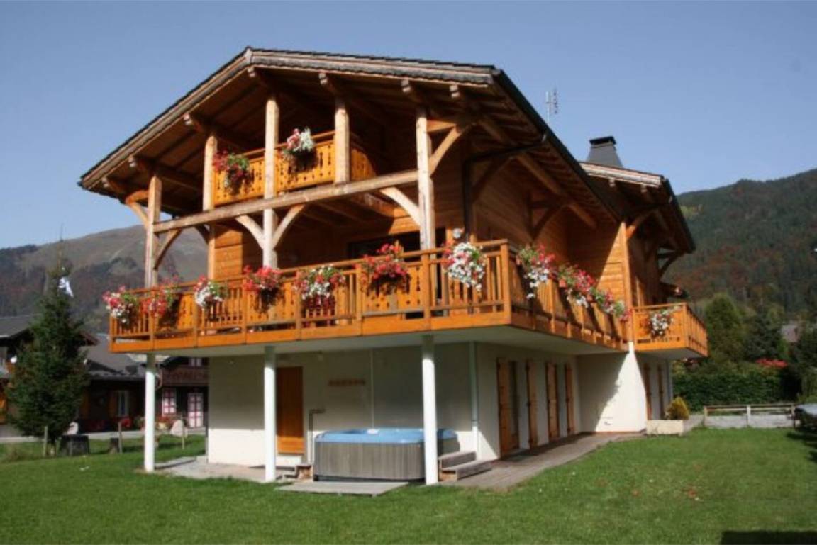 250 M² Chalet ∙ 5 Bedrooms ∙ 10 Guests - Morzine