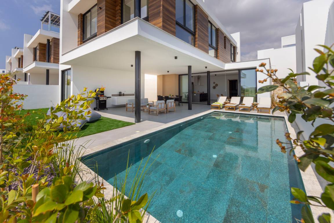 180 M² Villa ∙ 5 Bedrooms ∙ 10 Guests - Protaras