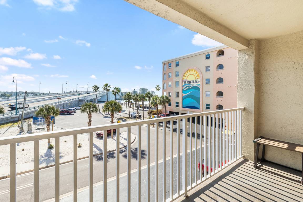106 M² Condo ∙ 2 Bedrooms ∙ 8 Guests - Madeira Beach, FL