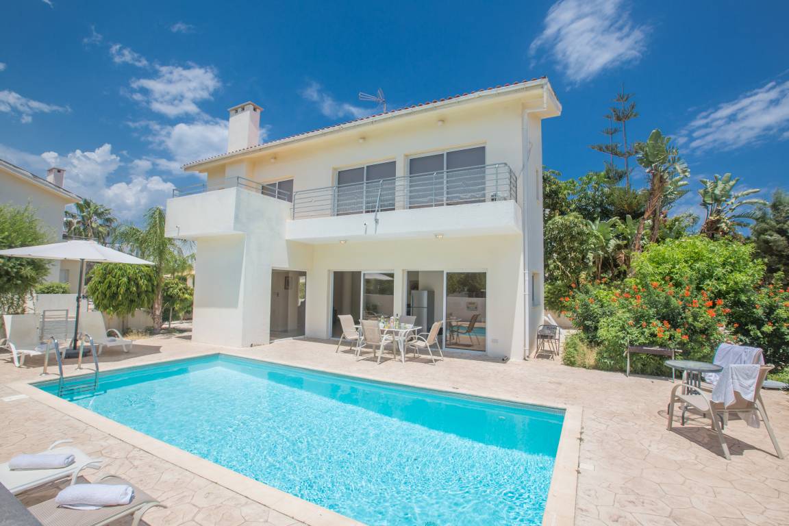 135 M² Villa ∙ 3 Bedrooms ∙ 6 Guests - Protaras