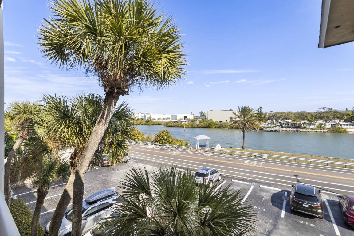 Condo ∙ 1 Bedroom ∙ 4 Guests - Indian Rocks Beach, FL