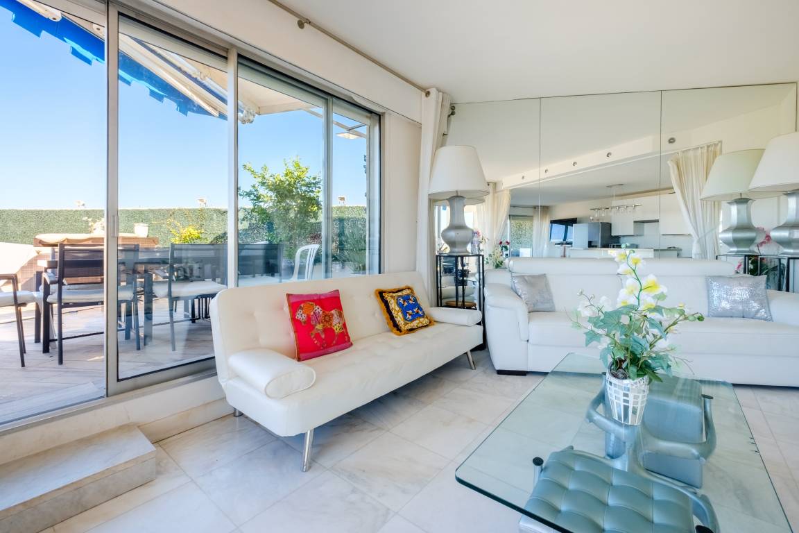 120 M² Apartment ∙ 3 Bedrooms ∙ 8 Guests - Antibes