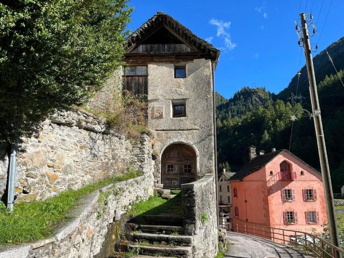 100 M² Ferienhaus ∙ 3 Schlafzimmer ∙ 5 Gäste - Bedretto