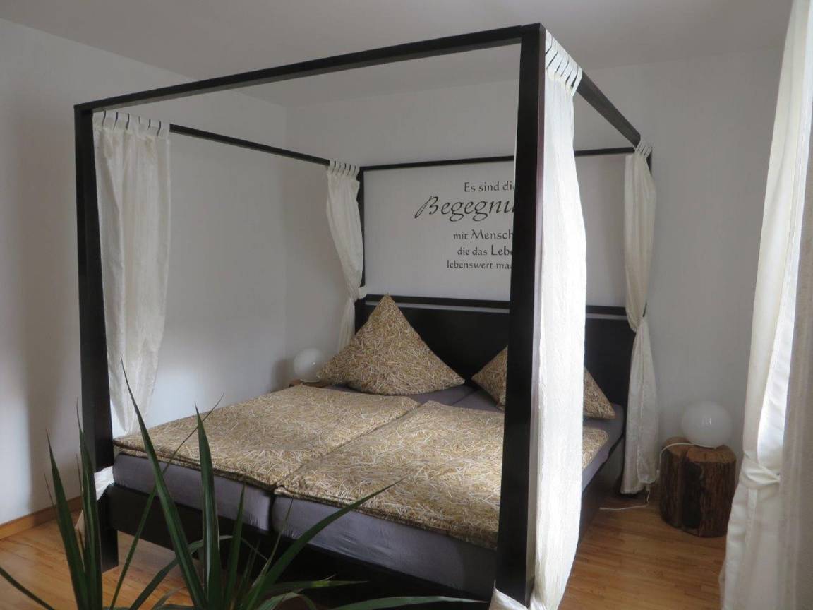 Ferienwohnung ∙ 2 Schlafzimmer ∙ 4 Gäste - Großheubach