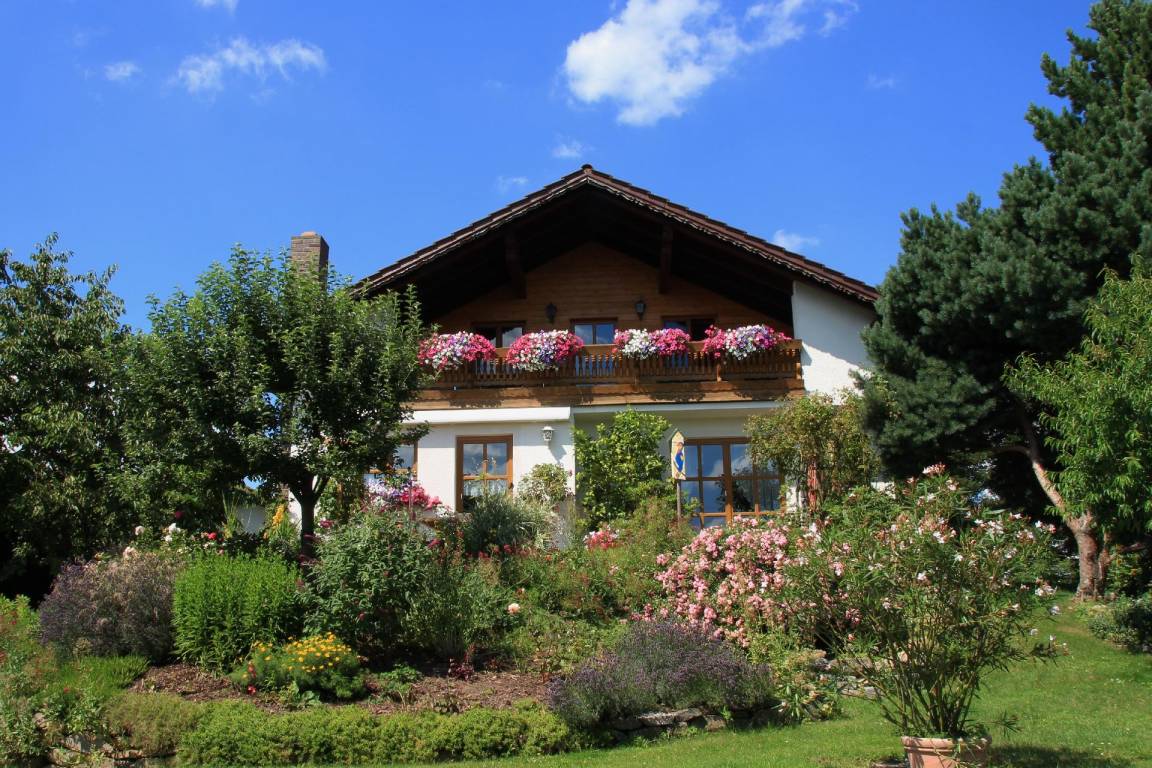 71 M² Ferienwohnung ∙ 1 Schlafzimmer ∙ 5 Gäste - Schorndorf