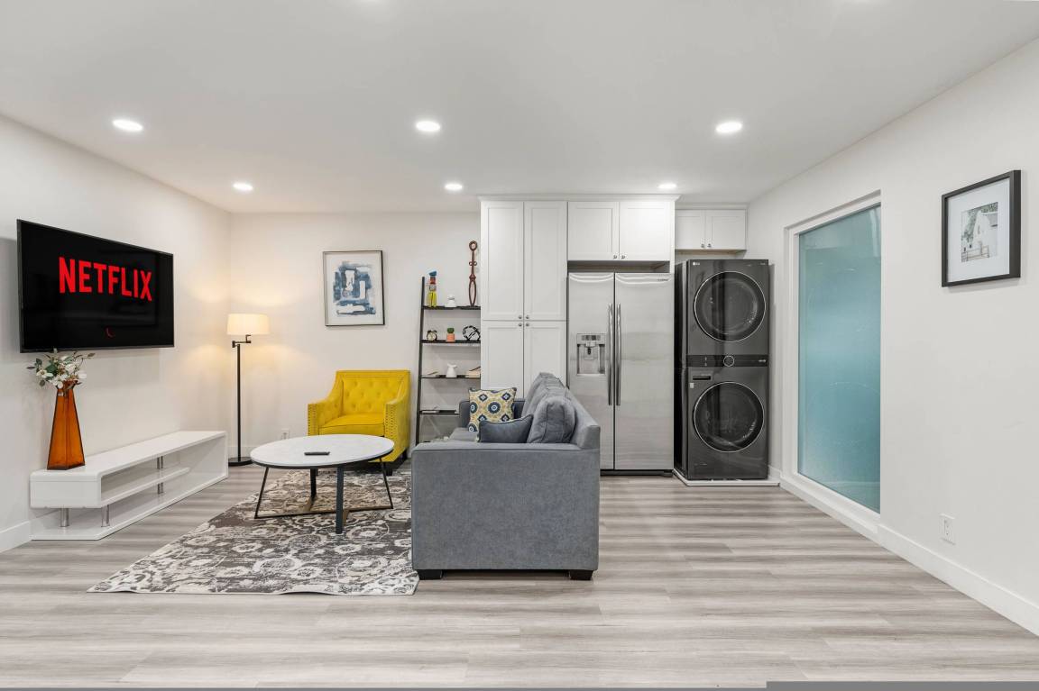 Apartment ∙ 2 Bedrooms ∙ 4 Guests - Pasadena, CA