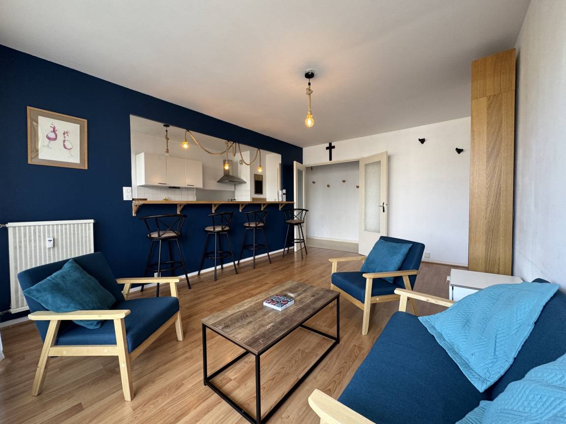 70 M² Appartement ∙ 3 Chambres ∙ 6 Personnes - Allonnes