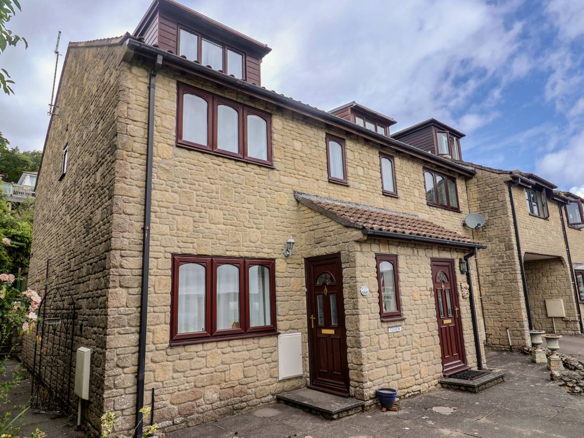 Cottage ∙ 4 Bedrooms ∙ 6 Guests - Lyme Regis