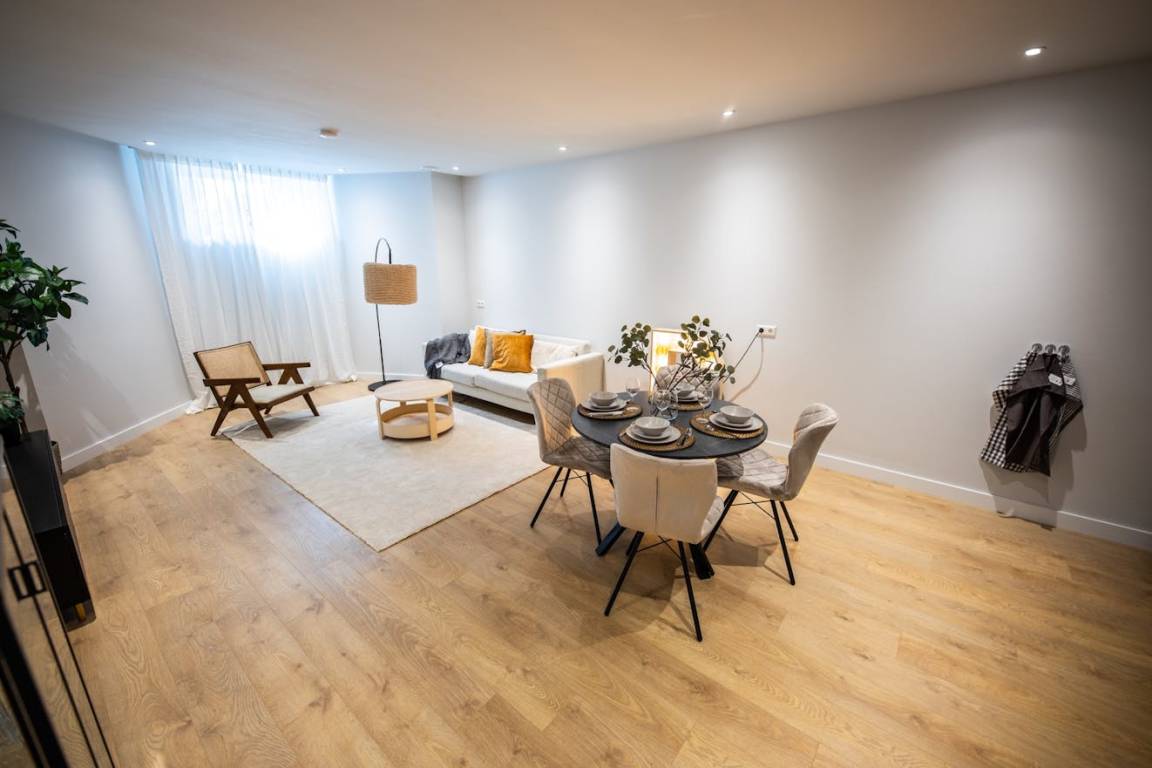 84 M² Apartment ∙ 2 Bedrooms ∙ 3 Guests - Delft