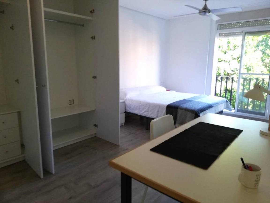 150 M² Private Room ∙ 1 Bedroom ∙ 1 Guest - Valencia