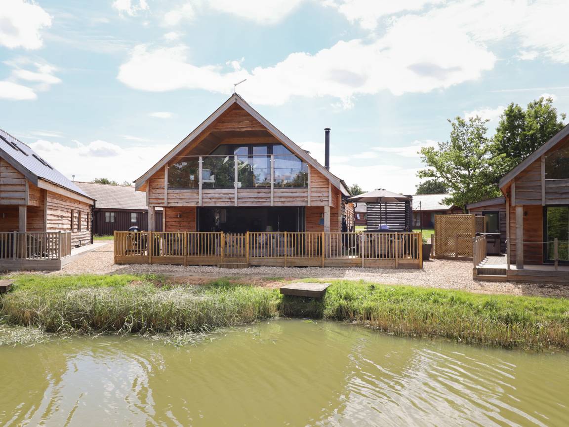 Cottage ∙ 4 Bedrooms ∙ 8 Guests - Lincoln