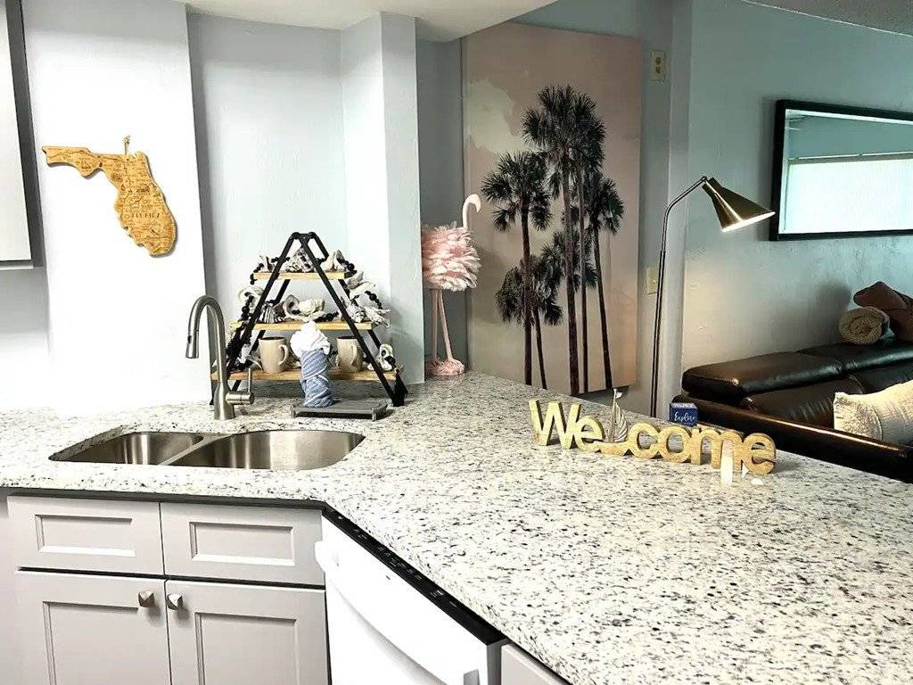 Condo ∙ 2 Bedrooms ∙ 4 Guests - Daytona Beach, FL