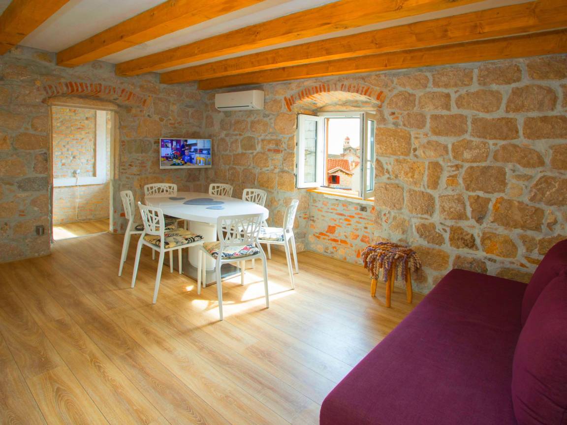 120 M² Ferienhaus ∙ 4 Schlafzimmer ∙ 14 Gäste - Split