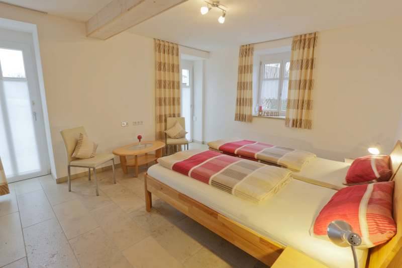 80 M² Ferienwohnung ∙ 2 Schlafzimmer ∙ 4 Gäste - Hilpoltstein